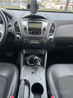 Balts Hyundai ix35 2012 Rīga, ar dzinēja tilpumu 2.00 L un nobraukumu 230 tūkst. km par 4800 €, foto 8 vietnē AUTOMOTO.COM.LV