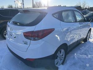 White Hyundai ix35 2012 in Panevezys, with an engine capacity of 1.69 L and mileage of 190 thousand km for 5200 €, photo 4 on AUTOMOTO.COM.LV