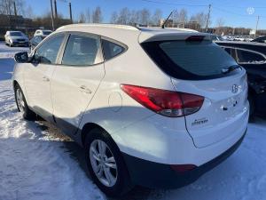 White Hyundai ix35 2012 in Panevezys, with an engine capacity of 1.69 L and mileage of 190 thousand km for 5200 €, photo 6 on AUTOMOTO.COM.LV