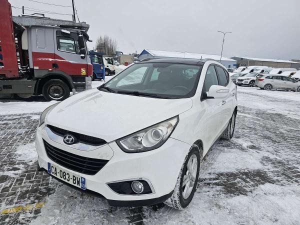 White Hyundai ix35 2012 in Taurage, with an engine capacity of 1.70 L and mileage of 159 thousand km for 5900 €, photo 2 on AUTOMOTO.COM.LV