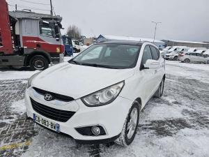 White Hyundai ix35 2012 in Taurage, with an engine capacity of 1.70 L and mileage of 159 thousand km for 5900 €, photo 2 on AUTOMOTO.COM.LV
