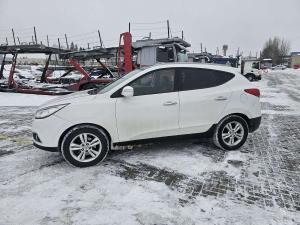 White Hyundai ix35 2012 in Taurage, with an engine capacity of 1.70 L and mileage of 159 thousand km for 5900 €, photo 3 on AUTOMOTO.COM.LV