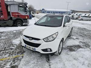 White Hyundai ix35 2012 in Taurage, with an engine capacity of 1.70 L and mileage of 159 thousand km for 5900 €, photo 7 on AUTOMOTO.COM.LV