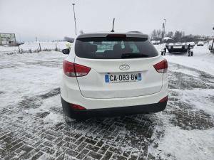 White Hyundai ix35 2012 in Taurage, with an engine capacity of 1.70 L and mileage of 159 thousand km for 5900 €, photo 8 on AUTOMOTO.COM.LV