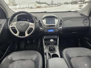 White Hyundai ix35 2012 in Taurage, with an engine capacity of 1.70 L and mileage of 159 thousand km for 5900 €, photo 15 on AUTOMOTO.COM.LV