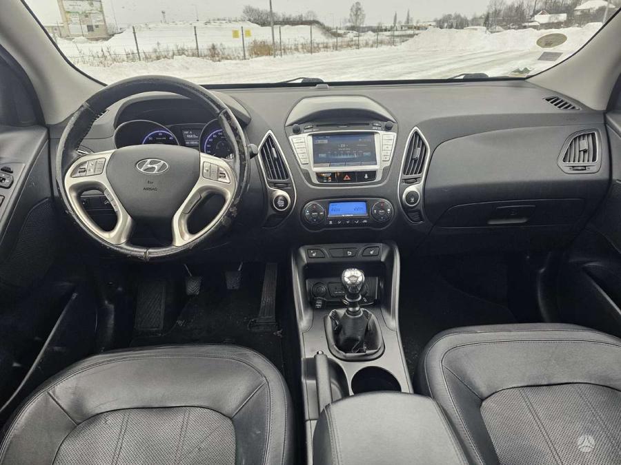 White Hyundai ix35 2012 in Taurage, with an engine capacity of 1.70 L and mileage of 159 thousand km for 5900 €, photo 15 on AUTOMOTO.COM.LV