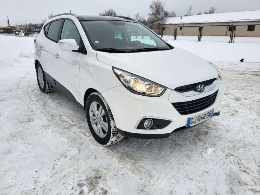 Balts Hyundai ix35 2012 Tauragė, ar dzinēja tilpumu 2.00 L un nobraukumu 235 tūkst. km par 5500 €, foto 2 vietnē AUTOMOTO.COM.LV