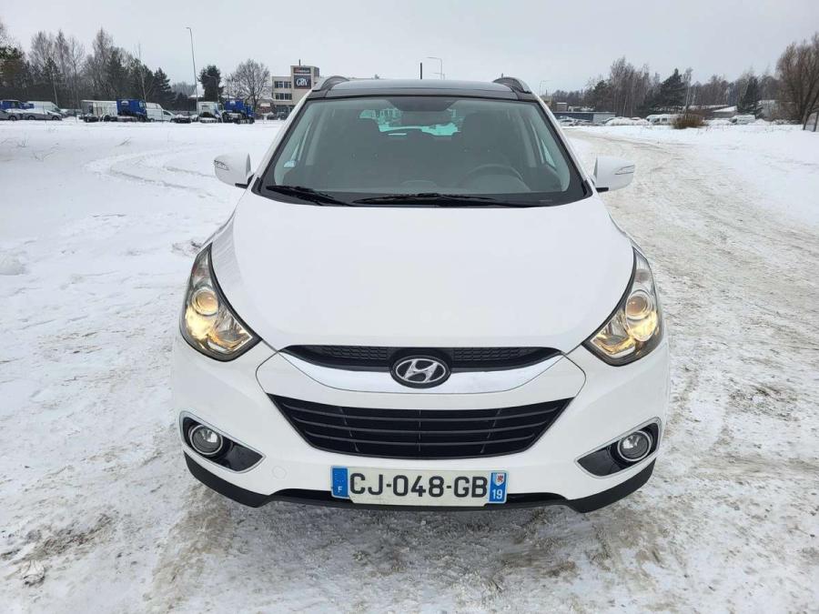 Balts Hyundai ix35 2012 Tauragė, ar dzinēja tilpumu 2.00 L un nobraukumu 235 tūkst. km par 5500 €, foto 3 vietnē AUTOMOTO.COM.LV