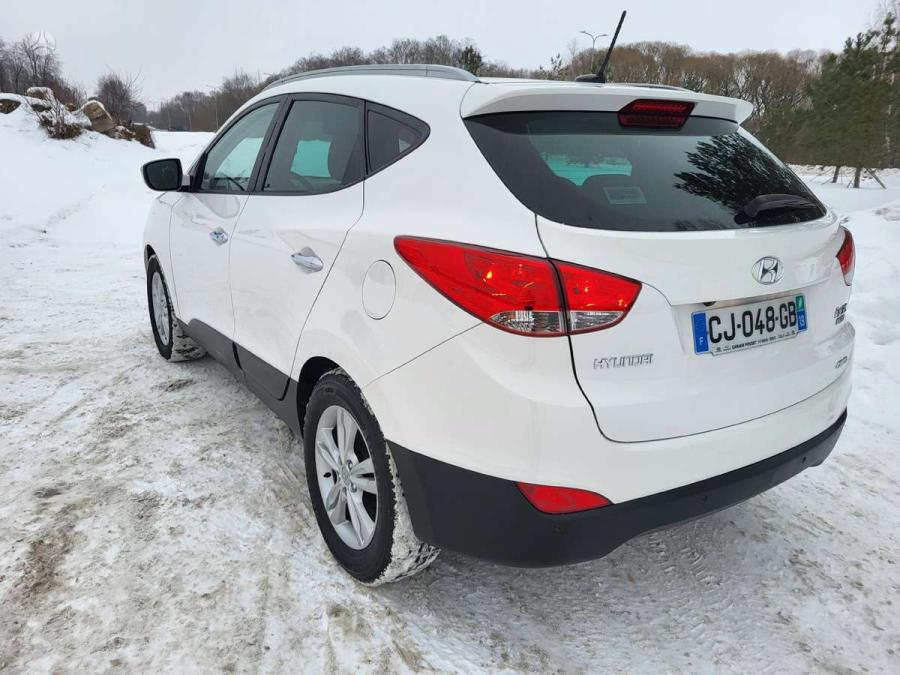 Balts Hyundai ix35 2012 Tauragė, ar dzinēja tilpumu 2.00 L un nobraukumu 235 tūkst. km par 5500 €, foto 5 vietnē AUTOMOTO.COM.LV