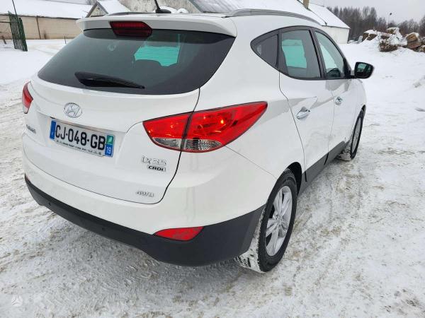 Balts Hyundai ix35 2012 Tauragė, ar dzinēja tilpumu 2.00 L un nobraukumu 235 tūkst. km par 5500 €, foto 6 vietnē AUTOMOTO.COM.LV