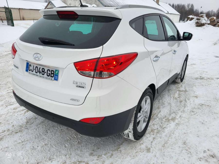 Balts Hyundai ix35 2012 Tauragė, ar dzinēja tilpumu 2.00 L un nobraukumu 235 tūkst. km par 5500 €, foto 6 vietnē AUTOMOTO.COM.LV