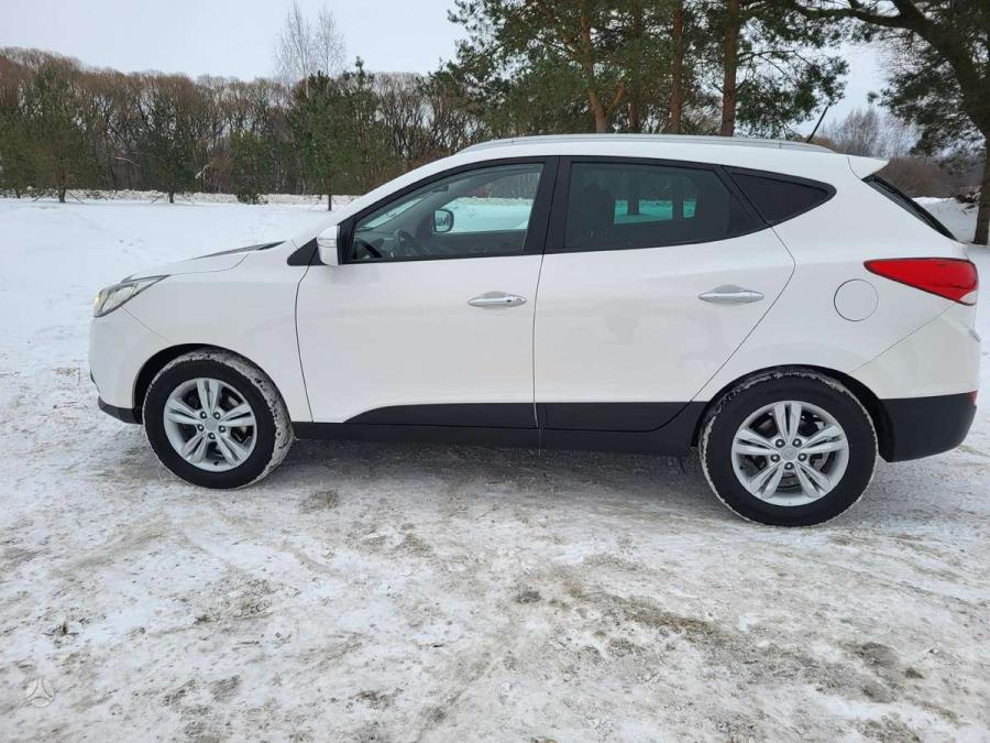 Balts Hyundai ix35 2012 Tauragė, ar dzinēja tilpumu 2.00 L un nobraukumu 235 tūkst. km par 5500 €, foto 7 vietnē AUTOMOTO.COM.LV