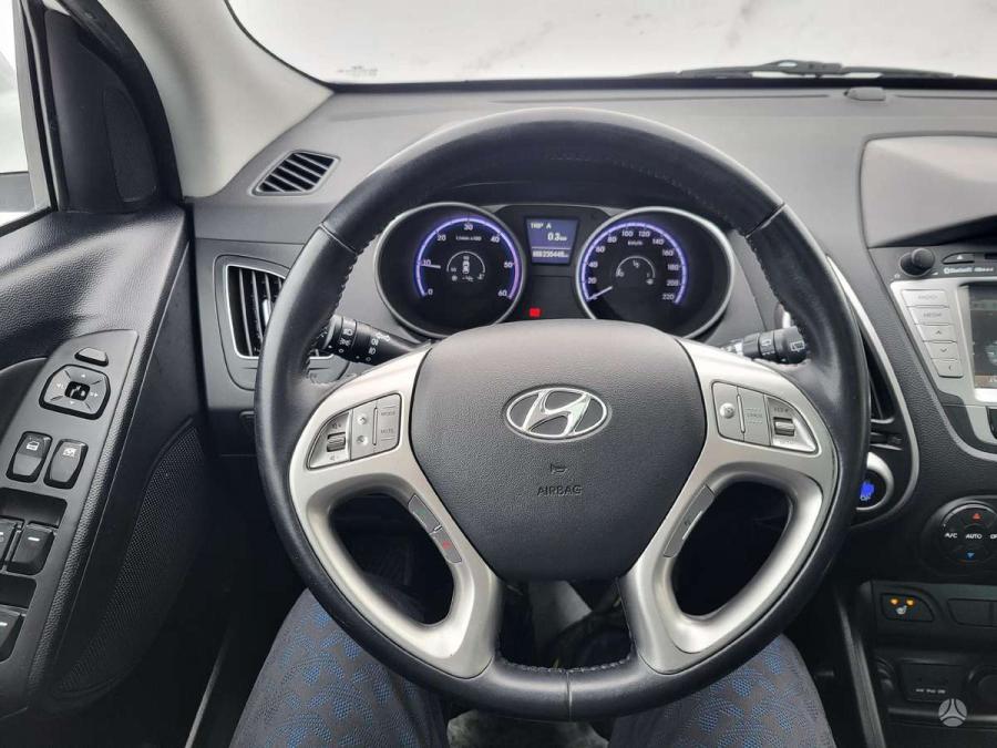 Balts Hyundai ix35 2012 Tauragė, ar dzinēja tilpumu 2.00 L un nobraukumu 235 tūkst. km par 5500 €, foto 22 vietnē AUTOMOTO.COM.LV