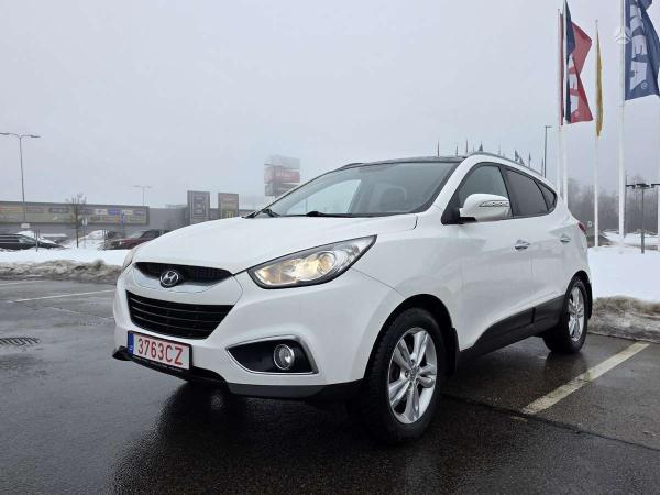 Balts Hyundai ix35 2012 Viļņa, ar dzinēja tilpumu 2.00 L un nobraukumu 223 tūkst. km par 4850 €, foto 1 vietnē AUTOMOTO.COM.LV
