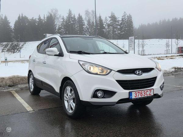 Balts Hyundai ix35 2012 Viļņa, ar dzinēja tilpumu 2.00 L un nobraukumu 223 tūkst. km par 4850 €, foto 3 vietnē AUTOMOTO.COM.LV