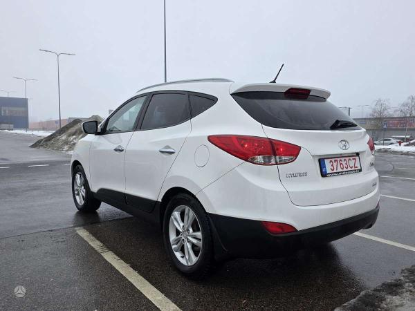 Balts Hyundai ix35 2012 Viļņa, ar dzinēja tilpumu 2.00 L un nobraukumu 223 tūkst. km par 4850 €, foto 6 vietnē AUTOMOTO.COM.LV