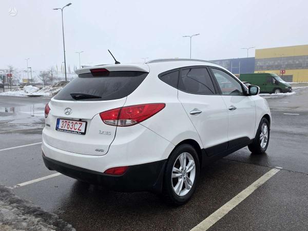 Balts Hyundai ix35 2012 Viļņa, ar dzinēja tilpumu 2.00 L un nobraukumu 223 tūkst. km par 4850 €, foto 7 vietnē AUTOMOTO.COM.LV