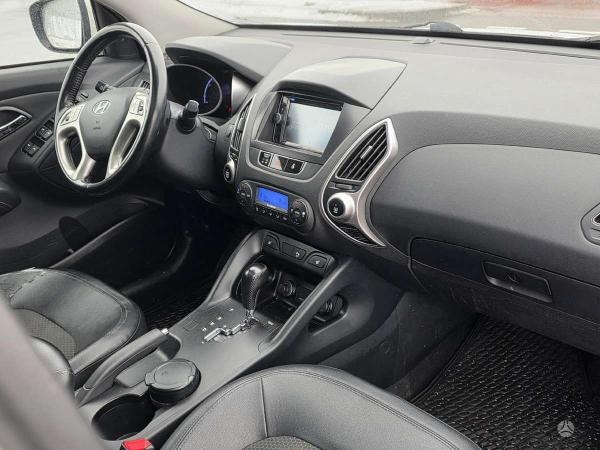 Balts Hyundai ix35 2012 Viļņa, ar dzinēja tilpumu 2.00 L un nobraukumu 223 tūkst. km par 4850 €, foto 8 vietnē AUTOMOTO.COM.LV