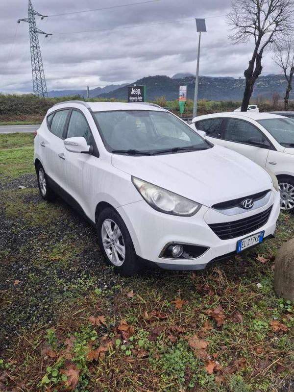 Balts Hyundai ix35 2012 Panevēža, ar dzinēja tilpumu 1.69 L un nobraukumu 305 tūkst. km par 3600 €, foto 2 vietnē AUTOMOTO.COM.LV