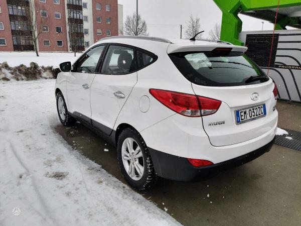 Balts Hyundai ix35 2012 Ukmergė, ar dzinēja tilpumu 1.69 L un nobraukumu 153 tūkst. km par 4900 €, foto 3 vietnē AUTOMOTO.COM.LV