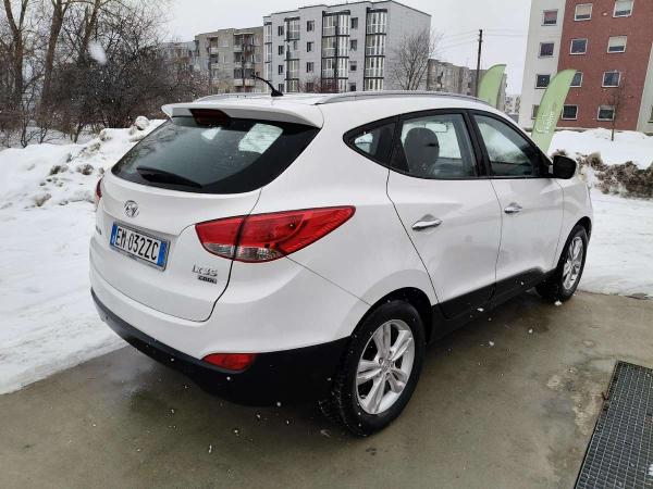 Balts Hyundai ix35 2012 Ukmergė, ar dzinēja tilpumu 1.69 L un nobraukumu 153 tūkst. km par 4900 €, foto 4 vietnē AUTOMOTO.COM.LV