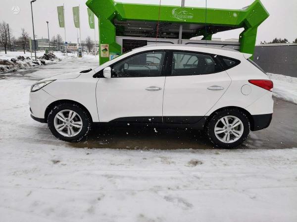 Balts Hyundai ix35 2012 Ukmergė, ar dzinēja tilpumu 1.69 L un nobraukumu 153 tūkst. km par 4900 €, foto 5 vietnē AUTOMOTO.COM.LV