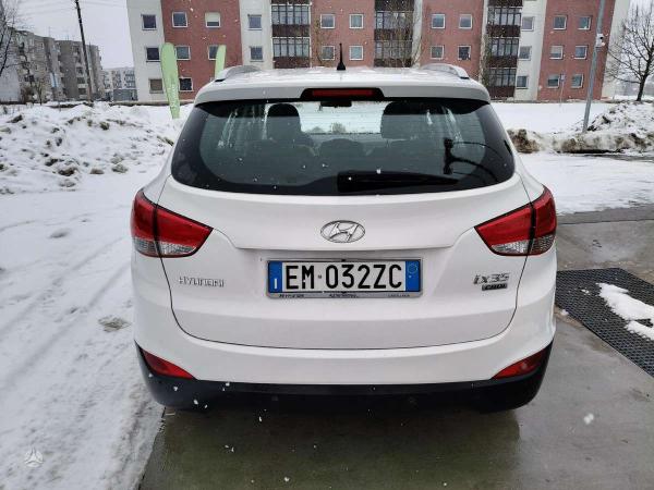 Balts Hyundai ix35 2012 Ukmergė, ar dzinēja tilpumu 1.69 L un nobraukumu 153 tūkst. km par 4900 €, foto 7 vietnē AUTOMOTO.COM.LV