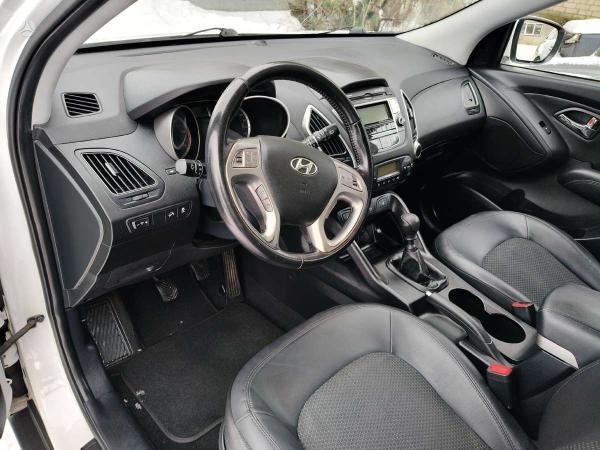 Balts Hyundai ix35 2012 Ukmergė, ar dzinēja tilpumu 1.69 L un nobraukumu 153 tūkst. km par 4900 €, foto 9 vietnē AUTOMOTO.COM.LV