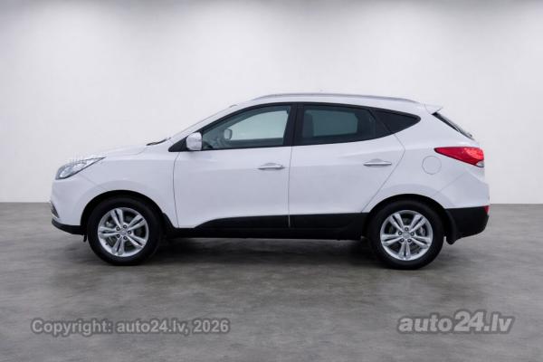 White Hyundai ix35 2012 in Tartu, with an engine capacity of 2.00 L and mileage of 308 thousand km for 5980 €, photo 2 on AUTOMOTO.COM.LV