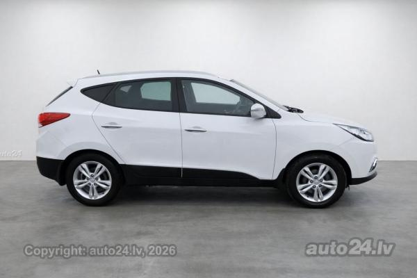 White Hyundai ix35 2012 in Tartu, with an engine capacity of 2.00 L and mileage of 308 thousand km for 5980 €, photo 4 on AUTOMOTO.COM.LV