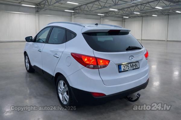 White Hyundai ix35 2012 in Tartu, with an engine capacity of 2.00 L and mileage of 308 thousand km for 5980 €, photo 6 on AUTOMOTO.COM.LV