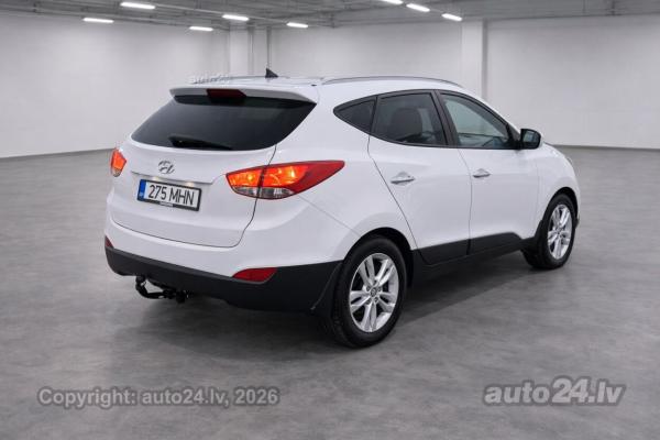 White Hyundai ix35 2012 in Tartu, with an engine capacity of 2.00 L and mileage of 308 thousand km for 5980 €, photo 7 on AUTOMOTO.COM.LV