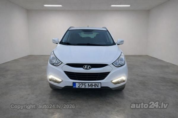White Hyundai ix35 2012 in Tartu, with an engine capacity of 2.00 L and mileage of 308 thousand km for 5980 €, photo 10 on AUTOMOTO.COM.LV
