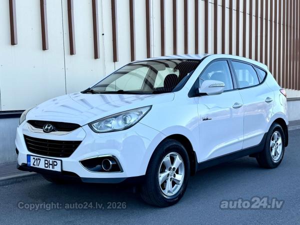 White Hyundai ix35 2012 in Tallinn, with an engine capacity of 1.70 L and mileage of 250 thousand km for 5500 €, photo 1 on AUTOMOTO.COM.LV