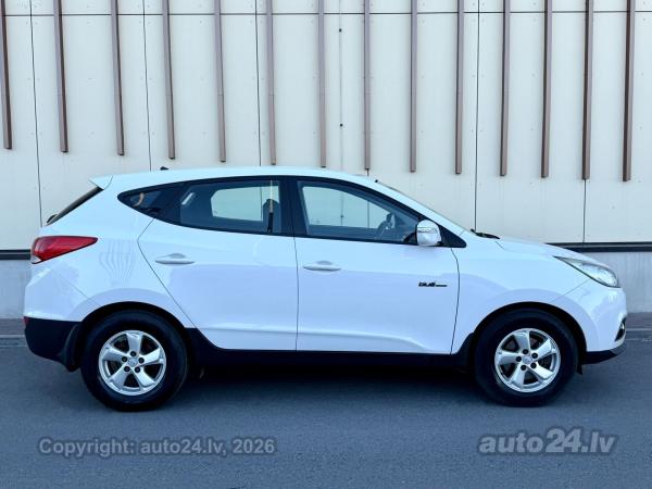 White Hyundai ix35 2012 in Tallinn, with an engine capacity of 1.70 L and mileage of 250 thousand km for 5500 €, photo 3 on AUTOMOTO.COM.LV