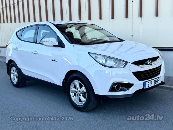 White Hyundai ix35 2012 in Tallinn, with an engine capacity of 1.70 L and mileage of 250 thousand km for 5500 €, photo 6 on AUTOMOTO.COM.LV