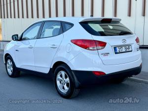 Balts Hyundai ix35 2012 Tallina, ar dzinēja tilpumu 1.70 L un nobraukumu 250 tūkst. km par 5500 €, foto 8 vietnē AUTOMOTO.COM.LV
