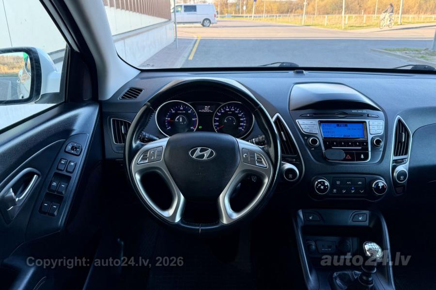 Balts Hyundai ix35 2012 Tallina, ar dzinēja tilpumu 1.70 L un nobraukumu 250 tūkst. km par 5500 €, foto 9 vietnē AUTOMOTO.COM.LV
