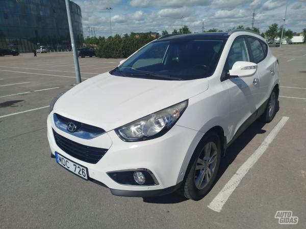 Balts Hyundai ix35 2012 Šauļi, ar dzinēja tilpumu 2.00 L un nobraukumu 230 tūkst. km par 6300 €, foto 1 vietnē AUTOMOTO.COM.LV