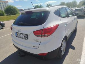 White Hyundai ix35 2012 in Siauliai, with an engine capacity of 2.00 L and mileage of 230 thousand km for 6300 €, photo 3 on AUTOMOTO.COM.LV