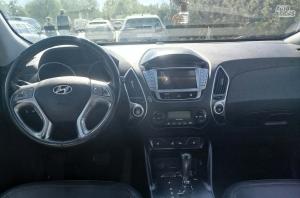 White Hyundai ix35 2012 in Siauliai, with an engine capacity of 2.00 L and mileage of 230 thousand km for 6300 €, photo 6 on AUTOMOTO.COM.LV