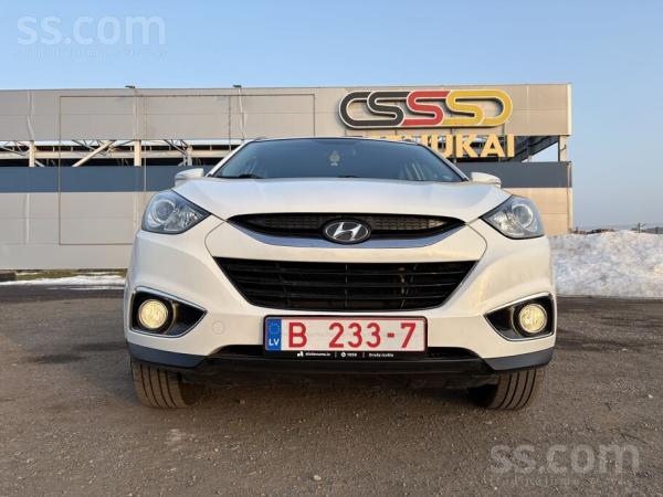 White Hyundai ix35 2012 in Daugavpils, with an engine capacity of 1.70 L and mileage of 265 thousand km for 6450 €, photo 8 on AUTOMOTO.COM.LV