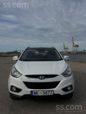 White Hyundai ix35 2012 in Riga, with an engine capacity of 1.70 L and mileage of 170 thousand km for 6500 €, photo  on AUTOMOTO.COM.LV