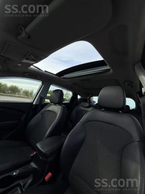 White Hyundai ix35 2012 in Riga, with an engine capacity of 1.70 L and mileage of 170 thousand km for 6500 €, photo 9 on AUTOMOTO.COM.LV