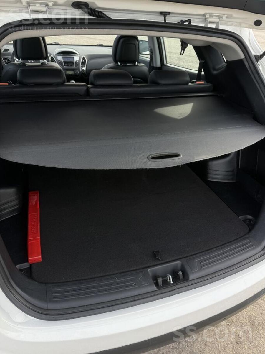 White Hyundai ix35 2012 in Riga, with an engine capacity of 1.70 L and mileage of 170 thousand km for 6500 €, photo 11 on AUTOMOTO.COM.LV