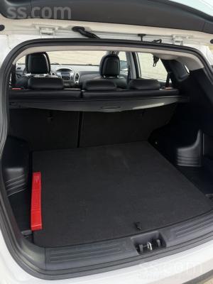 White Hyundai ix35 2012 in Riga, with an engine capacity of 1.70 L and mileage of 170 thousand km for 6500 €, photo 12 on AUTOMOTO.COM.LV