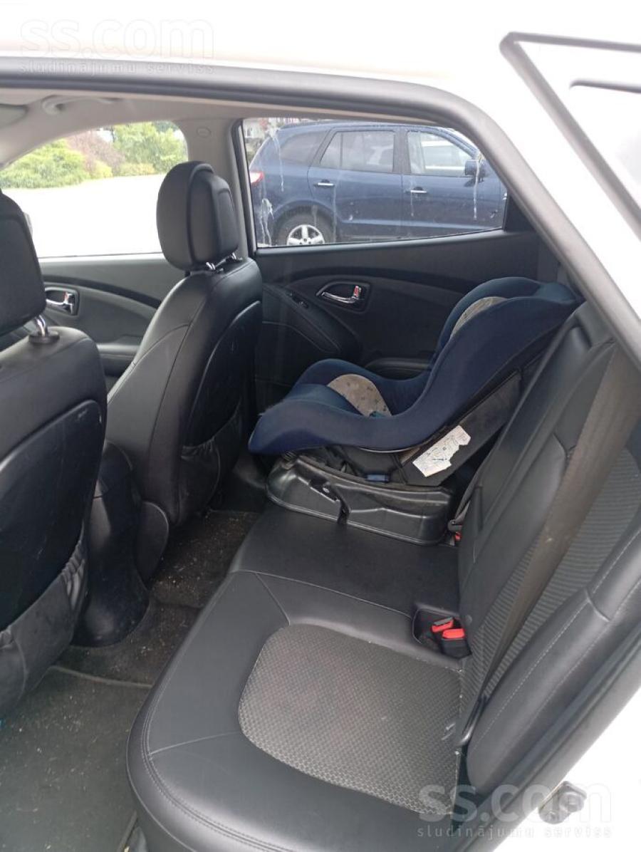 Balts Hyundai ix35 2012 Ventspils, ar dzinēja tilpumu 2.00 L un nobraukumu 164 tūkst. km par 5000 €, foto 1 vietnē AUTOMOTO.COM.LV