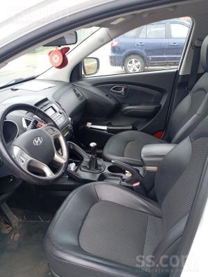 Balts Hyundai ix35 2012 Ventspils, ar dzinēja tilpumu 2.00 L un nobraukumu 164 tūkst. km par 5000 €, foto 3 vietnē AUTOMOTO.COM.LV