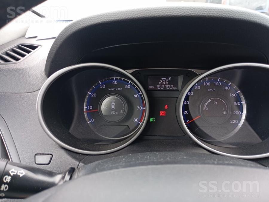 Balts Hyundai ix35 2012 Ventspils, ar dzinēja tilpumu 2.00 L un nobraukumu 164 tūkst. km par 5000 €, foto 4 vietnē AUTOMOTO.COM.LV