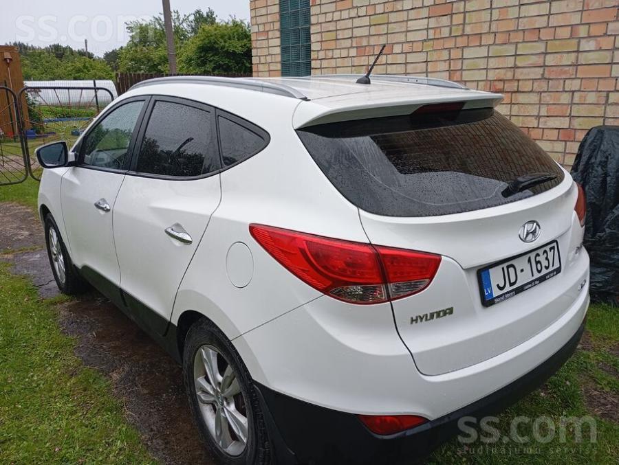 Balts Hyundai ix35 2012 Ventspils, ar dzinēja tilpumu 2.00 L un nobraukumu 164 tūkst. km par 5000 €, foto 6 vietnē AUTOMOTO.COM.LV